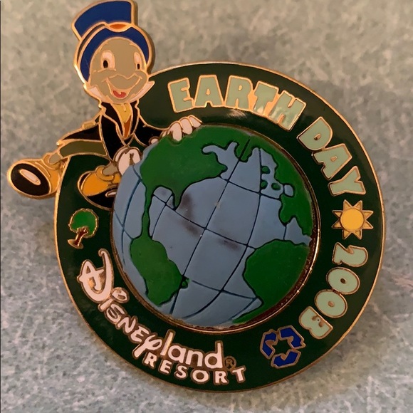 Disney | Jewelry | Limited Edition Disney Earth Day Pin 203 | Poshmark